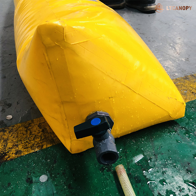 Flood Prevention Tube Water Filled Flood Control Barrier Inflatable ...